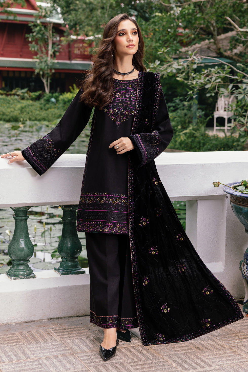 NAQSHI NISMA 3PC Khaddar Suit & Black Velvet Staller – Order Now